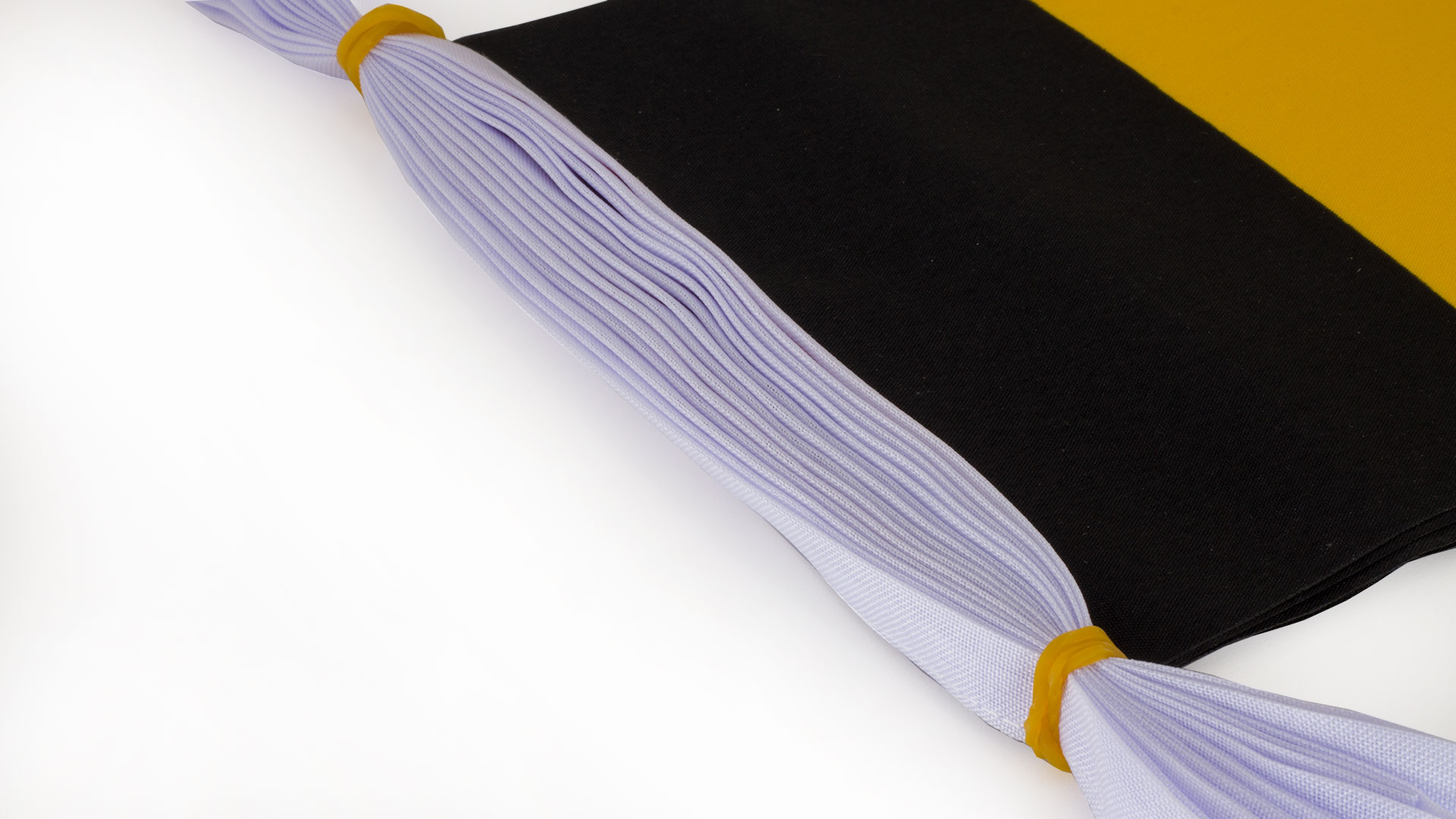 Jamaica - Flag Bunting 6x9", 3 m - MaxFlags - Royal-Flags